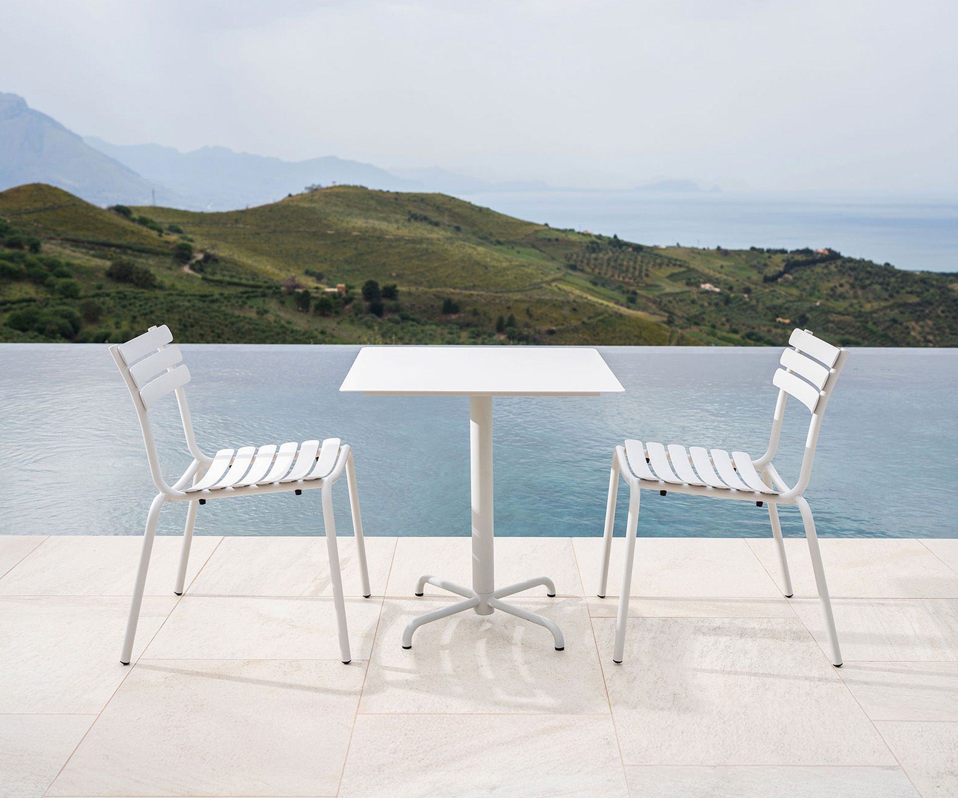 PICO - Café table in 24 combinations